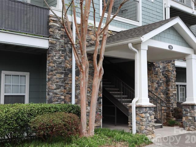 700 Vista Lake Dr, Unit 104, Candler, NC 28715 | MLS #4365 | Compass