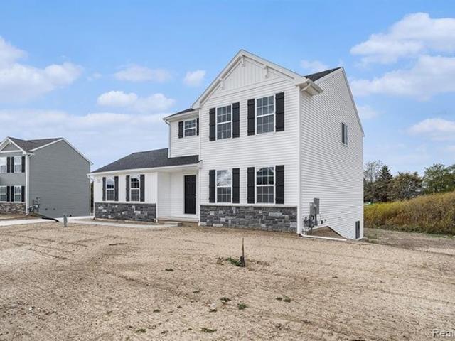 7014 Marigold Ct, Grand Blanc, MI 48439