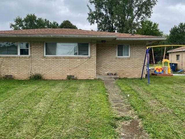 7014 7016 N Manor Dr 2 Bedroom Apartment for Rent at 7014 N Manor Dr, Brownsburg, IN 46112