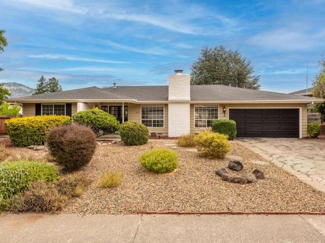 7015 Oakmont Dr, Santa Rosa, CA 95409