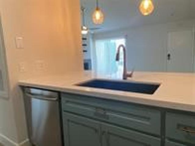 7016 N Holiday Dr 7016