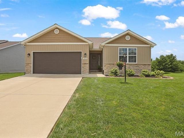 7016 Augusta Dr, Glen Carbon, IL 62034