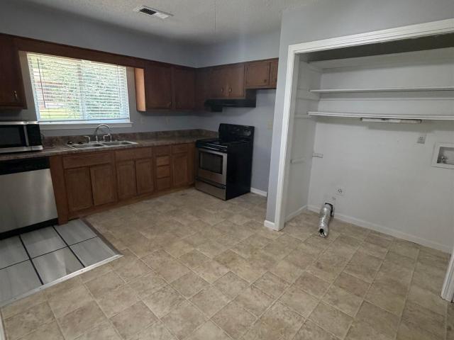 7016 pam dr