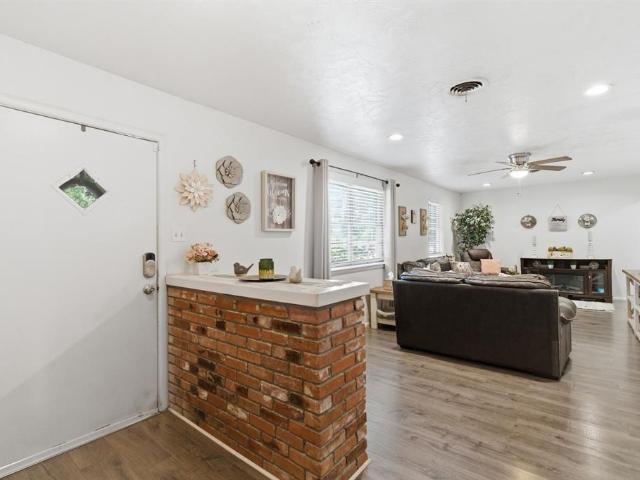 7017 Oakland Lane