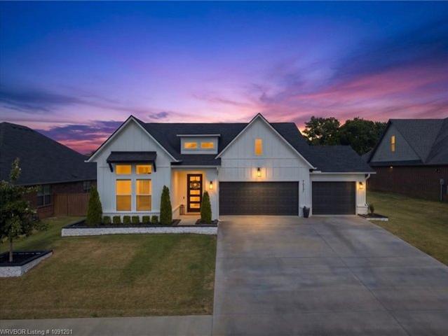 7017 Forest Canyon Dr, Fort Smith, AR 72916