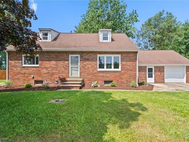 7018 Manor Dr, Elyria, OH 44035
