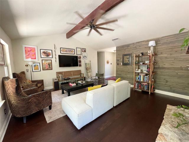 7018 Crosswood Dr