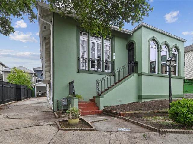 7018 S Claiborne Avenue