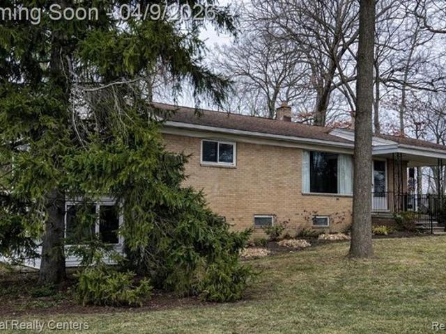 7010 Locklin St, West Bloomfield Township, MI 48324