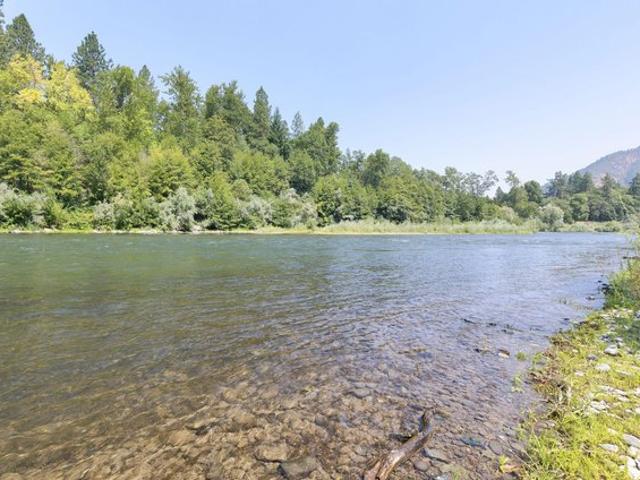 7010 Rogue River Hwy, Grants Pass, OR 97527