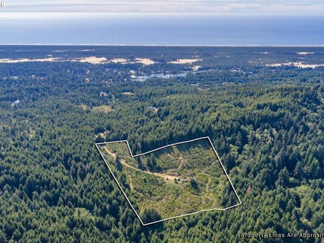 70113 Stage Rd, North Bend, OR 97459