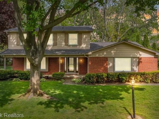 7011 Heather Heath, West Bloomfield Township, MI 48322