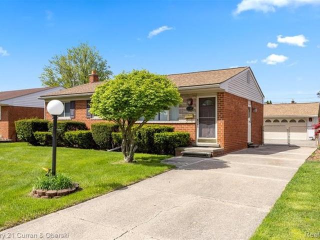7011 Helen St, Garden City, MI 48135