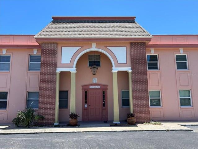 7011 Place De La Paix Apt 1A, Saint Petersburg, FL 33707
