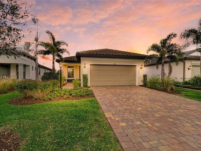 7013 Hanover Ct, Lakewood Ranch, FL 34202