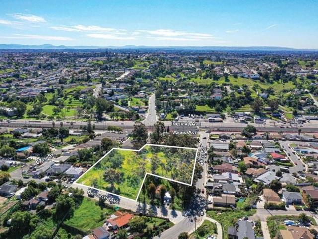 701 66th St, San Diego, CA 92114