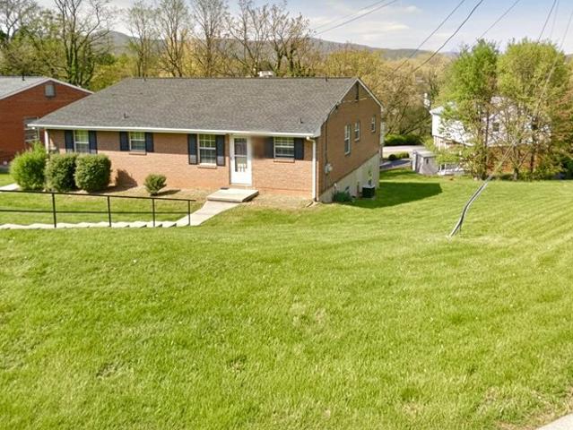 701 Commander Dr Unit A, Roanoke, VA 24012