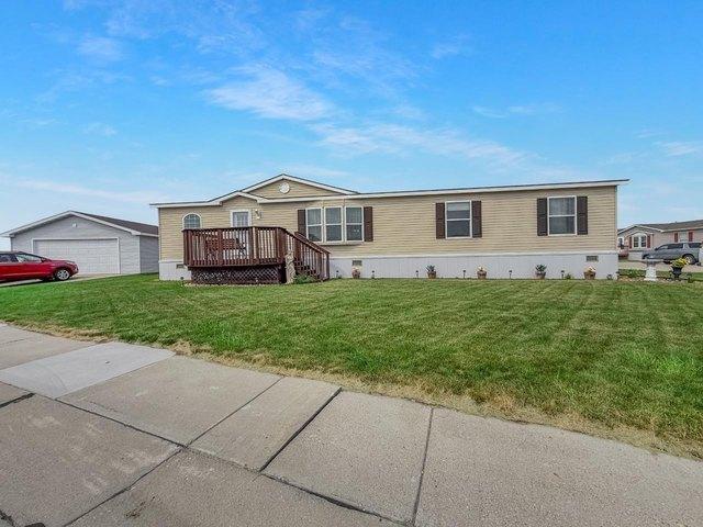 701 Coneflower Dr, Minot, ND 58701