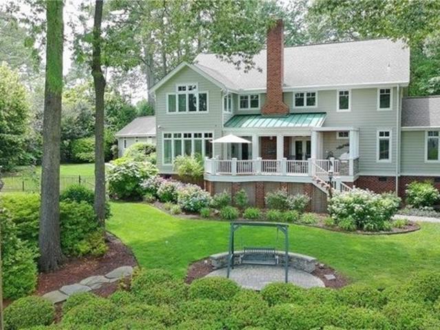 701 Crystal Ln, Virginia Beach, VA 23451
