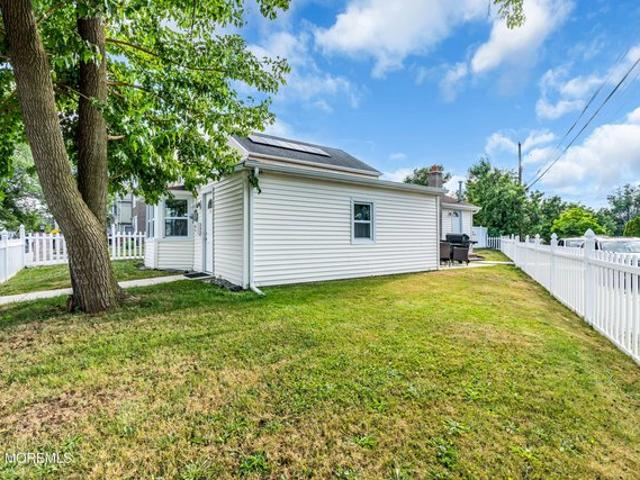 701 Beachview Ave, Union Beach, NJ 07735