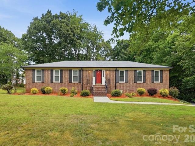 701 Blue Rock Dr, Charlotte, NC 28213