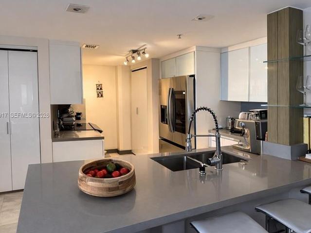 701 Brickell Key Blvd Apt 1611, Miami, FL 33131