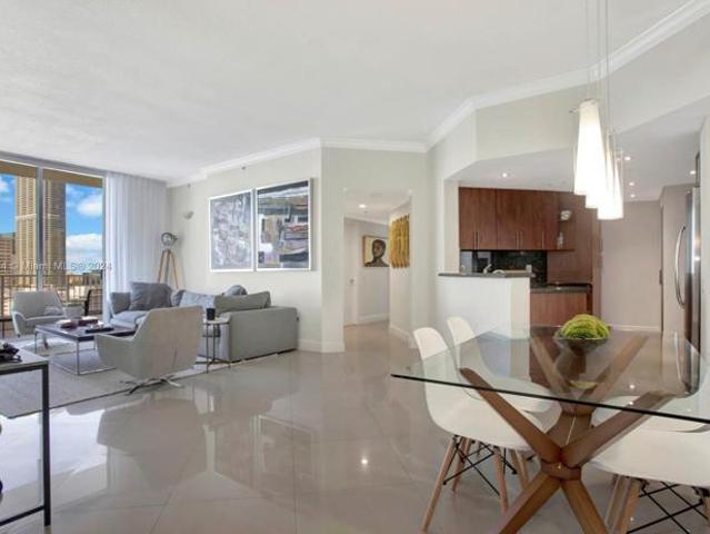 701 Brickell Key Blvd #PH 02, Miami, FL 33131