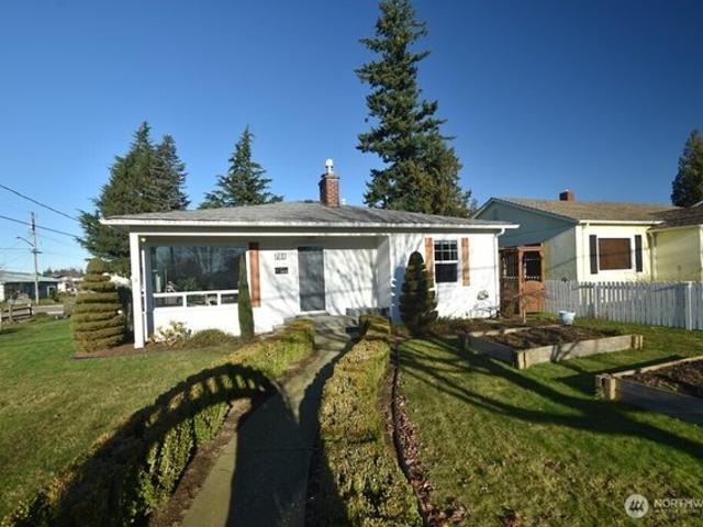 701 E Grover St, Lynden, WA 98264