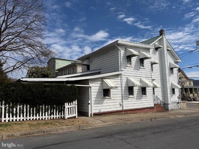 701 E Grand Avenue