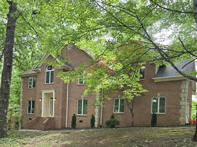 701 Hampton Roads Dr, Knoxville, TN 37934