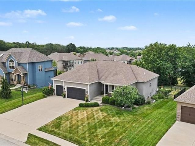 701 Indian Trail Ct, Smithville, MO 64089