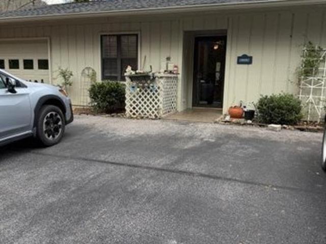 701A Oak Crk, Franklin, NC 28734