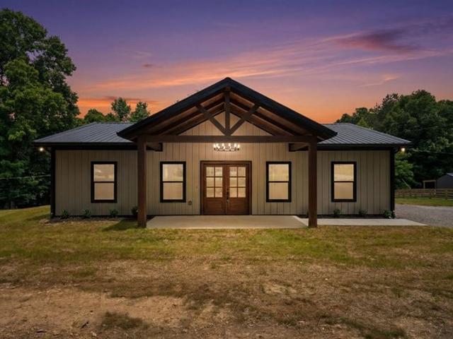 701 Oak Grove Rd, Goodspring, TN 38460