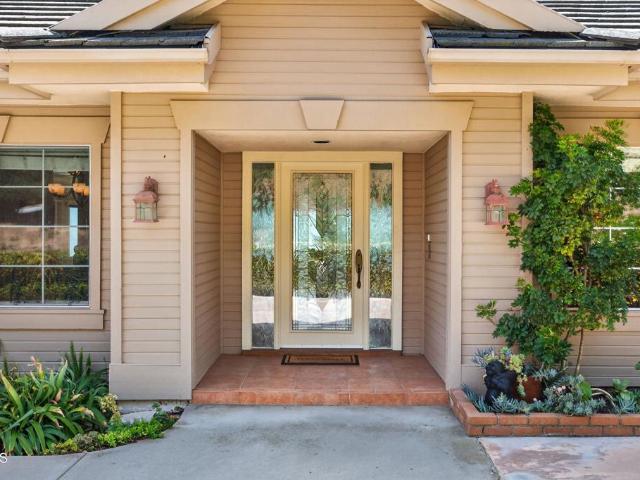 701 Montclair Dr, Santa Paula, CA 93060 | MLS #V1 35687VC | Compass