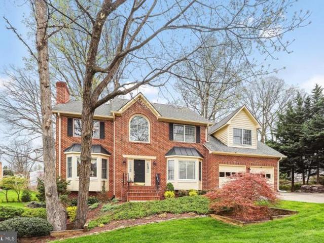 701 McKinley St NE, Vienna, VA 22180
