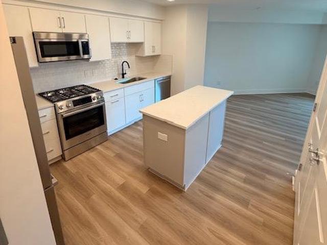 701 N Henry Street # 211