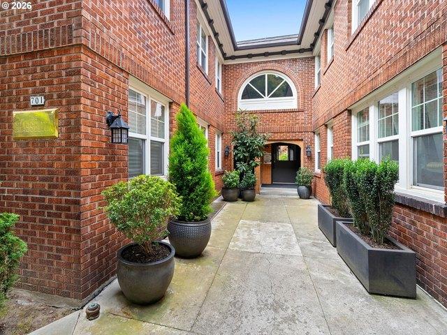 701 NE 28th Ave Apt 25, Portland, OR 97232