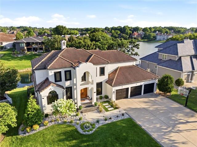 701 NE Shoreline Drive