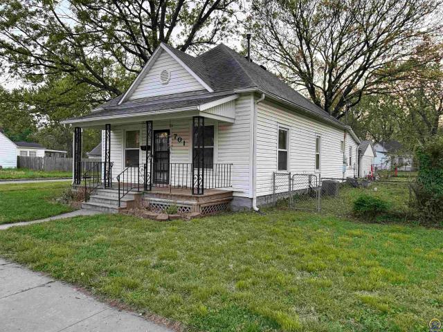 701 NE Poplar St, Topeka, KS 66616 | MLS #244086 | Compass