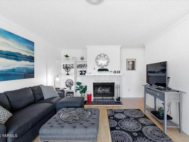 701 S 38th Ave Apt 11, Yakima, WA 98902