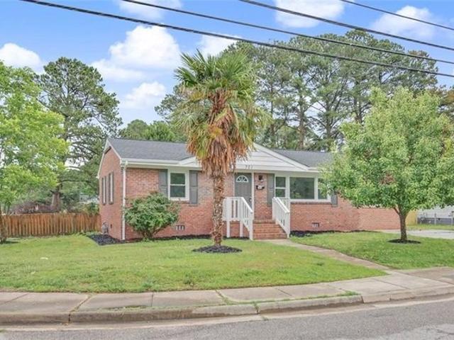 701 Sparrow Rd, Chesapeake, VA 23325