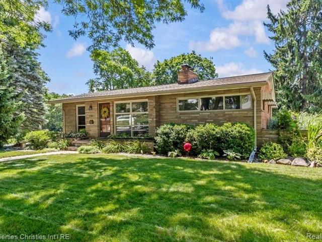 701 Spring Dr, Northville, MI 48167