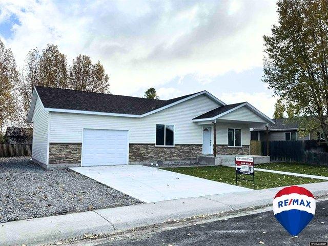701 Summit Dr, Riverton, WY 82501