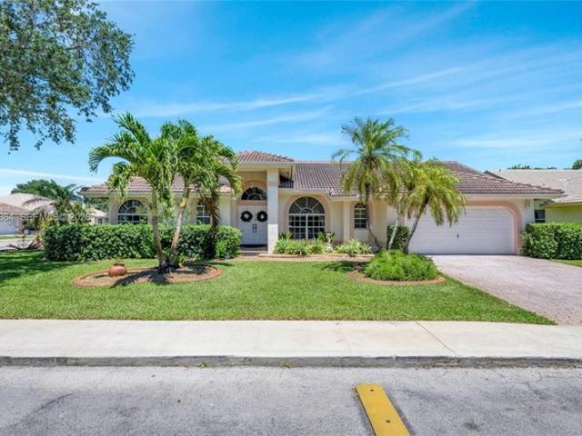 701 SW 93rd Ter, Pembroke Pines, FL 33025