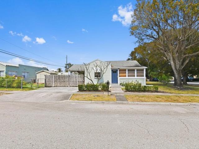 701 Palmetto St, West Palm Beach, FL 33405