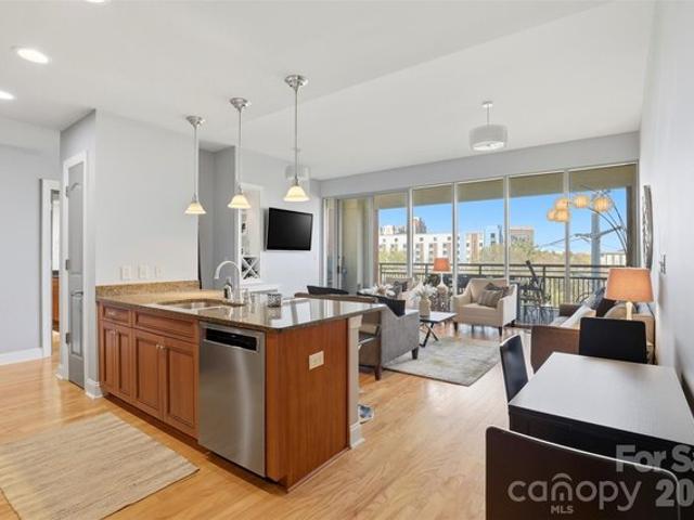 701 Royal Ct Apt 508, Charlotte, NC 28202