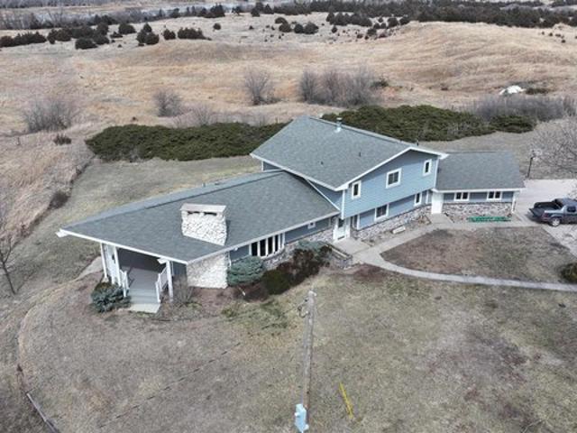 701 W 18 Rd, Phillips, NE 68865