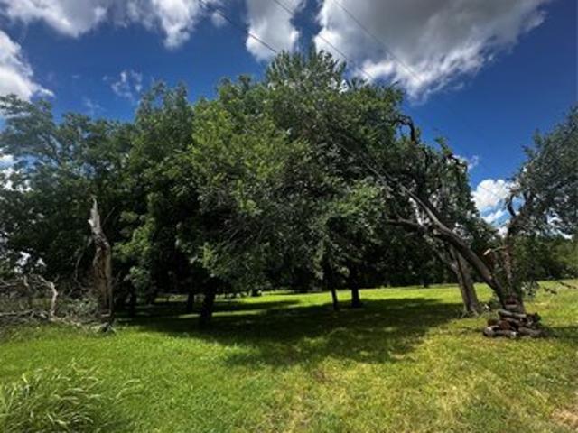 701 W Howell St, Saint Jo, TX 76265