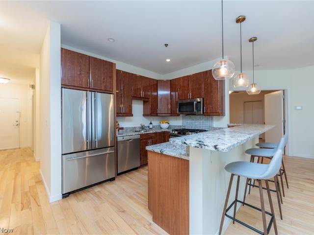 701 W Lakeside Avenue 602