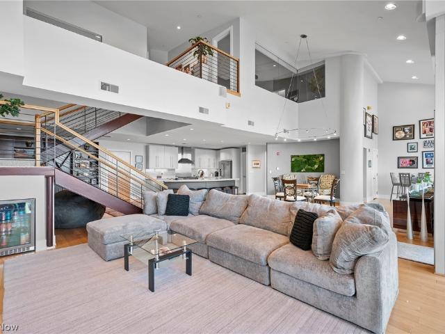 701 W Lakeside Avenue PH 2A/1302
